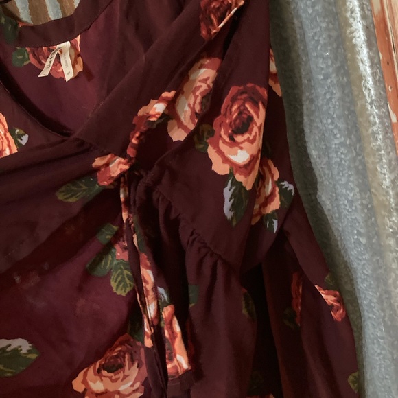 Live 4 Truth | Tops | Live 4 Truth Maroon Floral Blouse | Poshmark